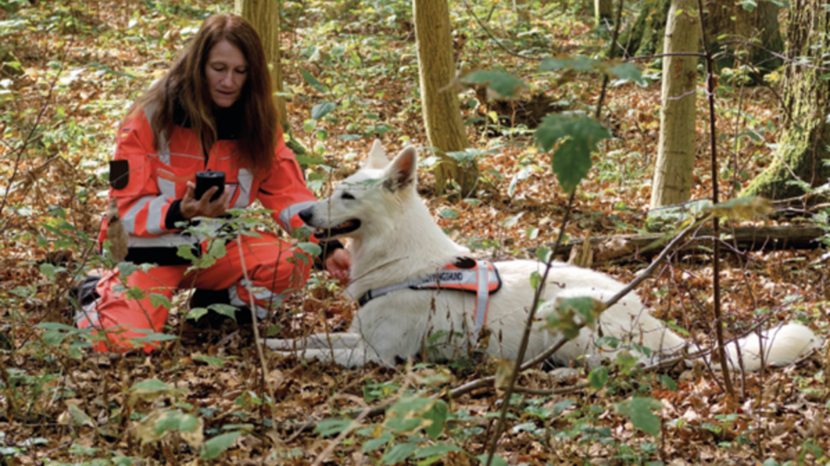 Airbus equips Bavarian rescue dog team with Agnet | Airbus